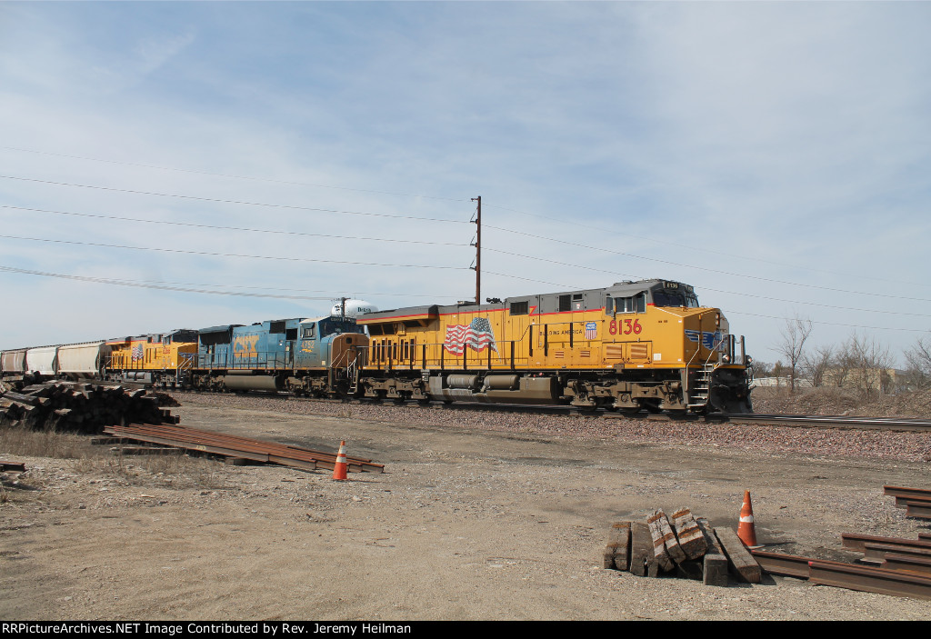 UP 8136 & others (3)